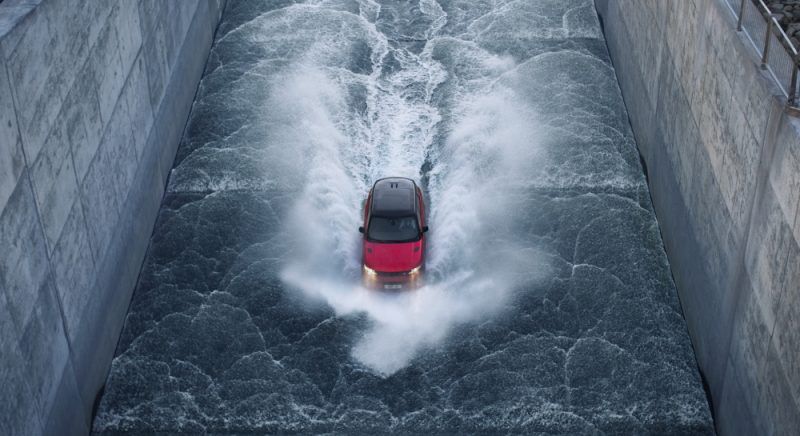 New Range Rover Sport Makes Grand Debut With Epic Spillway Climb