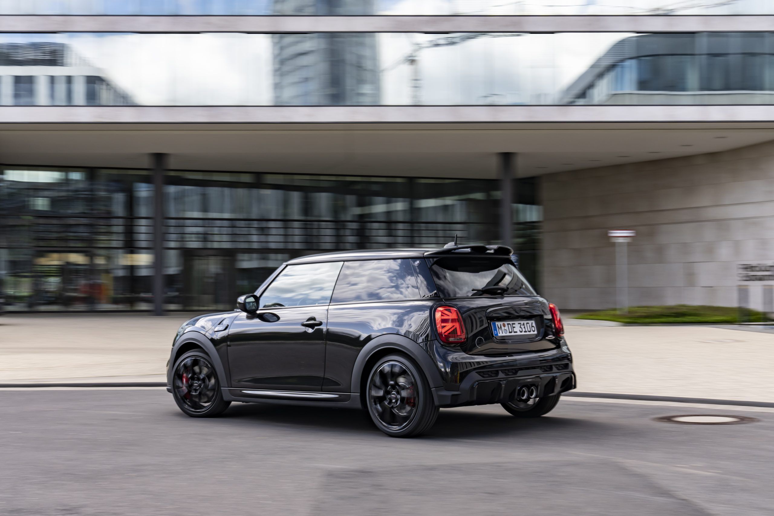 MINI Launches John Cooper Works 3-door 1to6 Edition