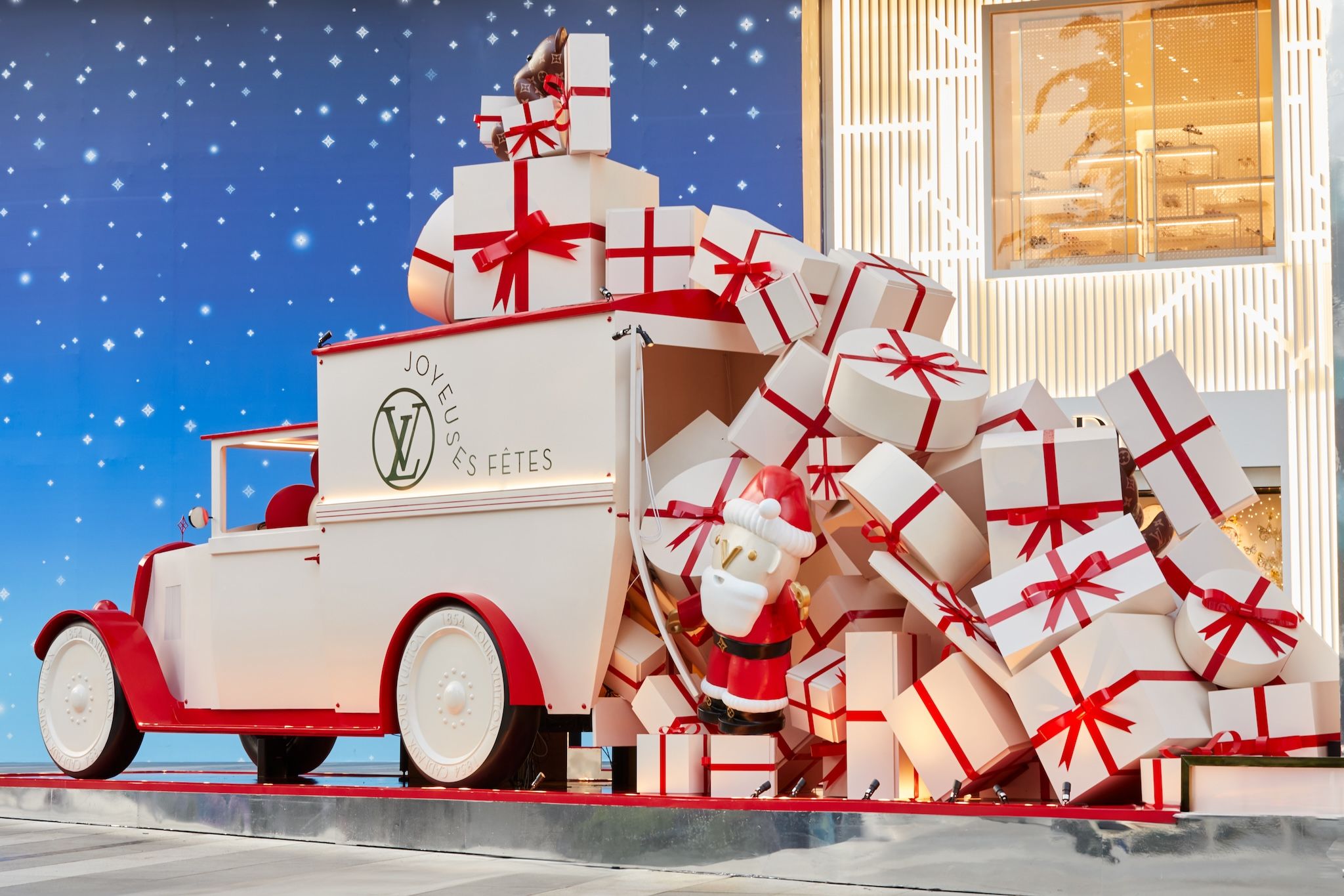 Louis Vuitton ushers in Christmas with 21 metre Tall Tree at ION Orchard