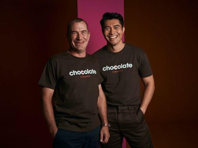 7 Celebrities Who Know Sign Language, From Harry Styles To Riz Ahmed