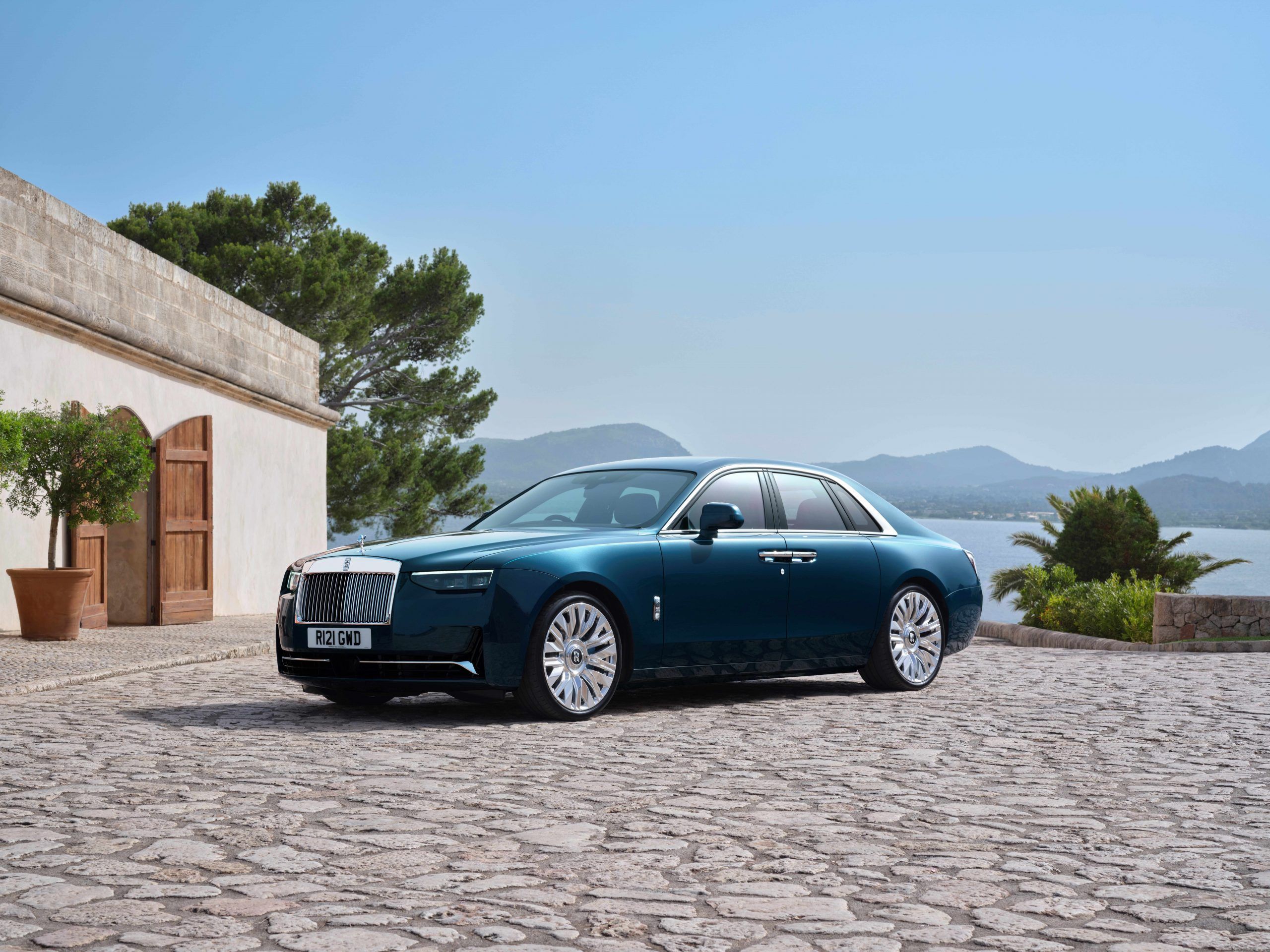 All About The New Rolls-Royce Ghost Series II - Augustman Singapore