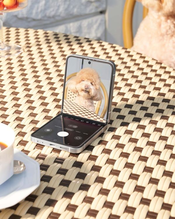 All Motorola Razr phones in chronological order – Augustman Singapore