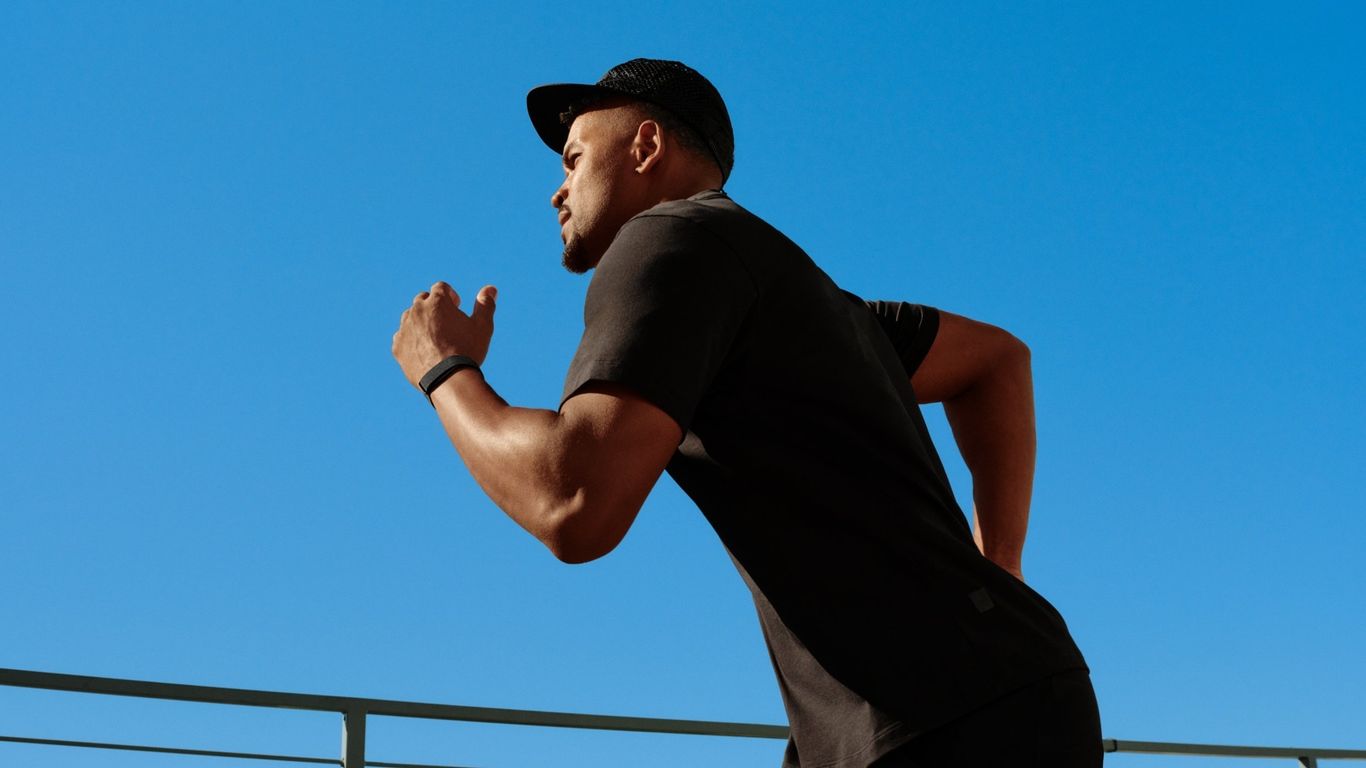 Google's Screenless Fitbit Air Can Help You Monitor Your Health