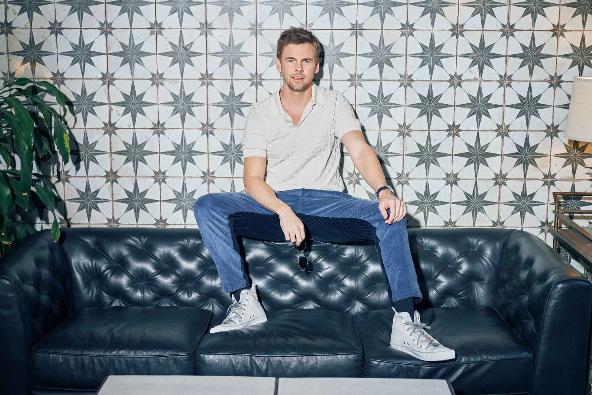 Tommy Dewey Discusses His Role In FOX’s ‘Pivoting’