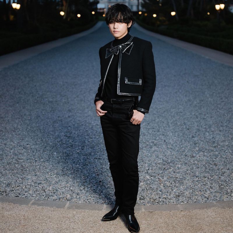 7 Celebrities Who Know Sign Language, From Harry Styles To Riz Ahmed