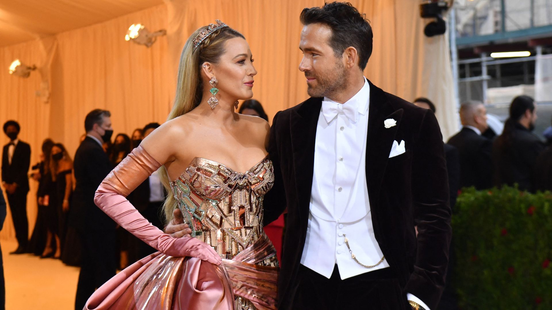 11 Celebrity Couples Who Fell In Love On Movie Sets