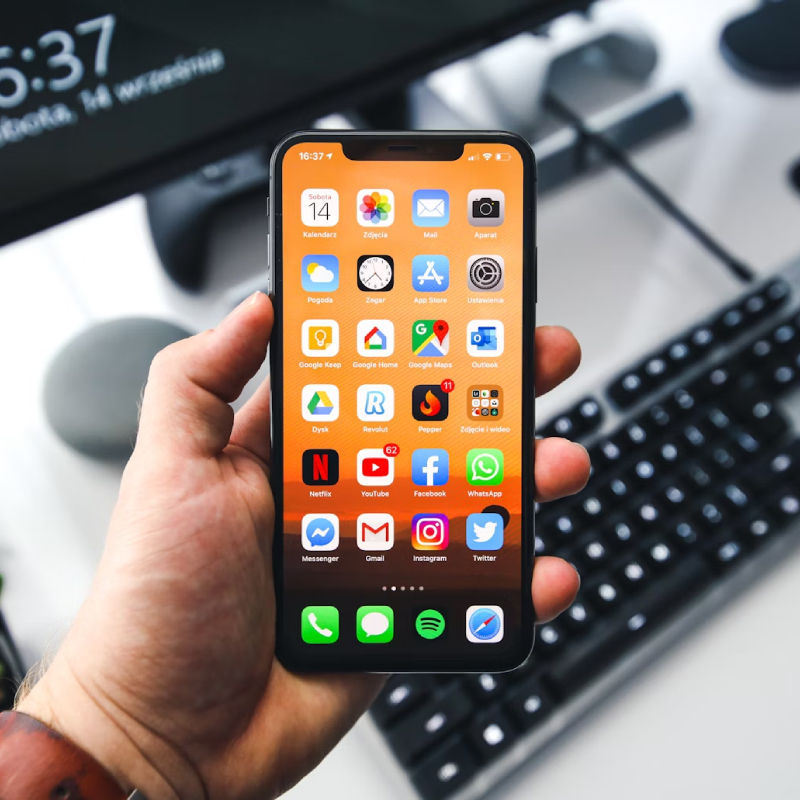 The Potential Apple-Gemini AI Collab Could Make iPhones Way Cooler