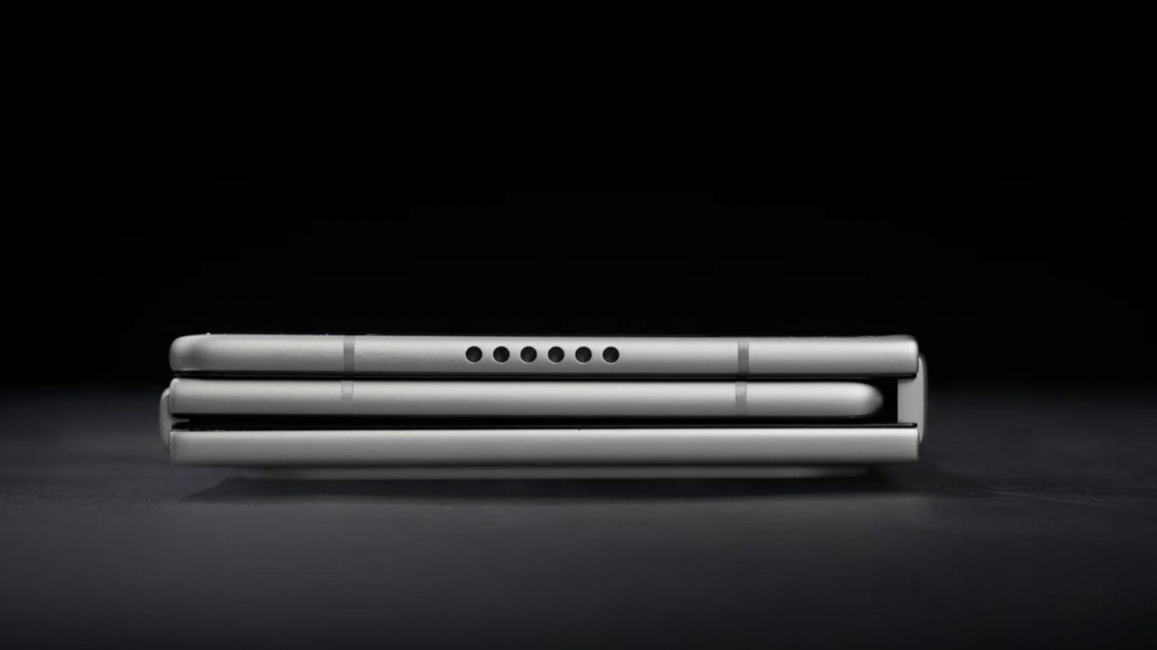 World's Thinnest Tri-Fold Phone By TECHNO | Augustman MY