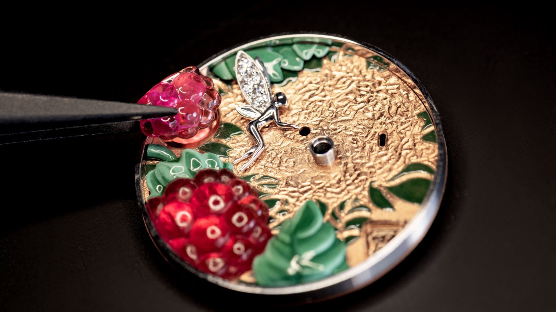 Van Cleef & Arpels Unveils New Dial Timepiece | Augustman MY