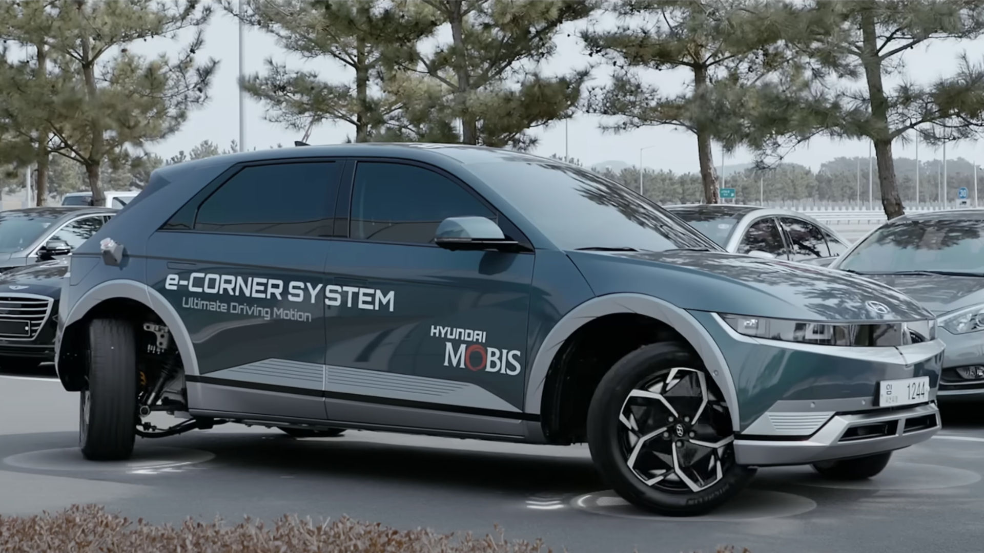 New Hyundai Steering Wheel Technology May Let You Drive Sideways!