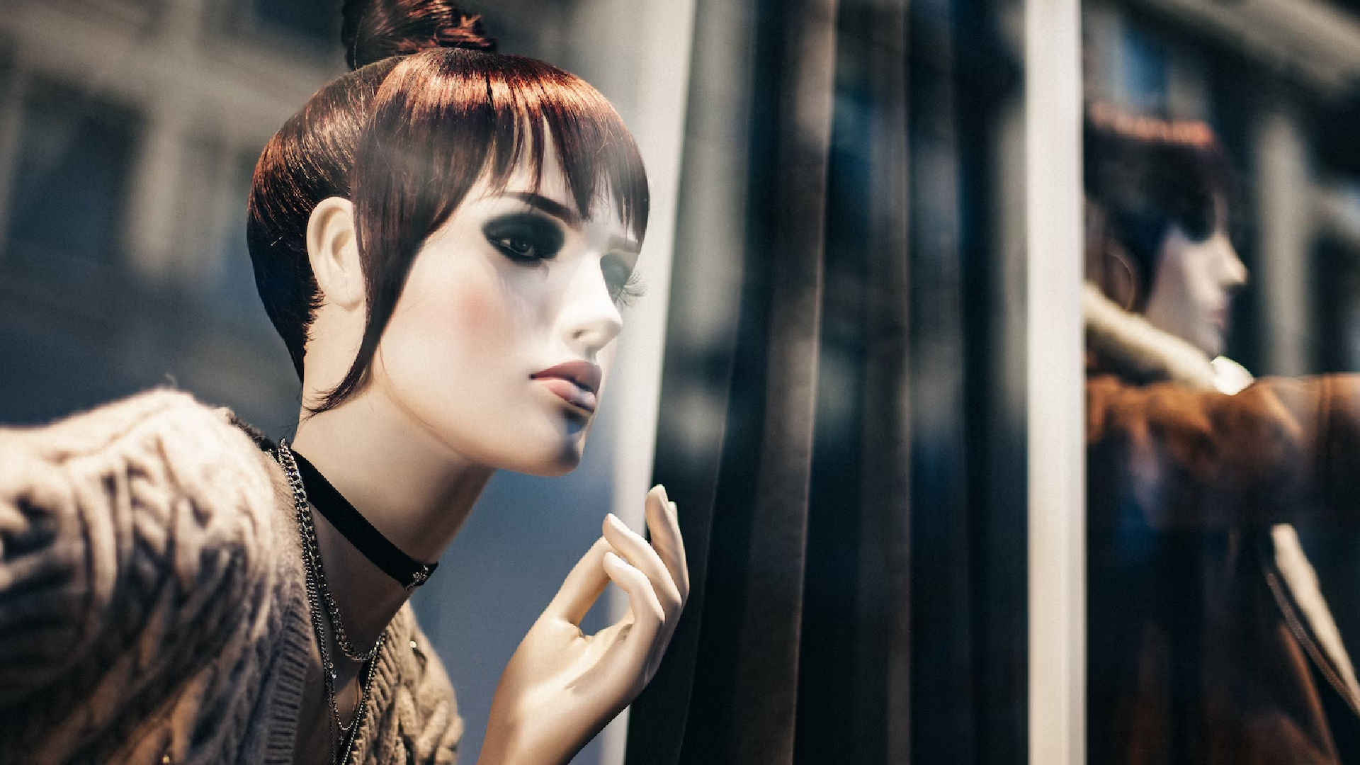 7 Ways Of Distinguishing A Deepfake vs Real Video