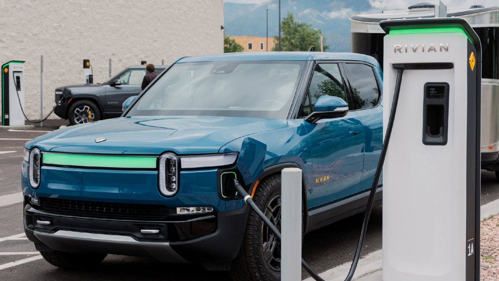 Tesla Cybertruck vs Hummer EV vs Rivian R1T: Battle Of The EV Trucks