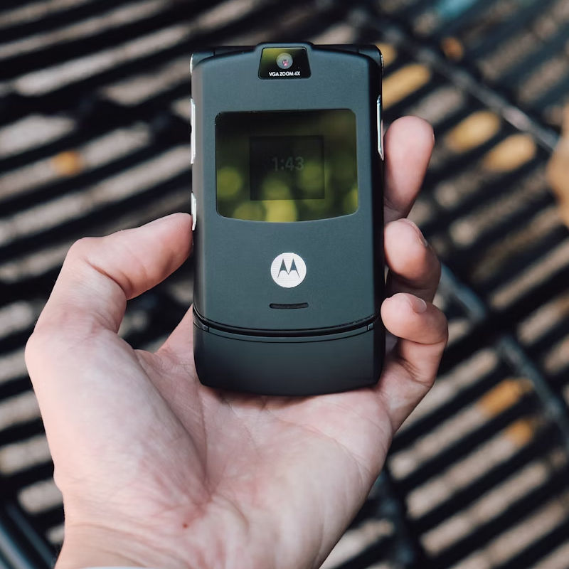 All Motorola Razr phones in chronological order – Augustman Thailand
