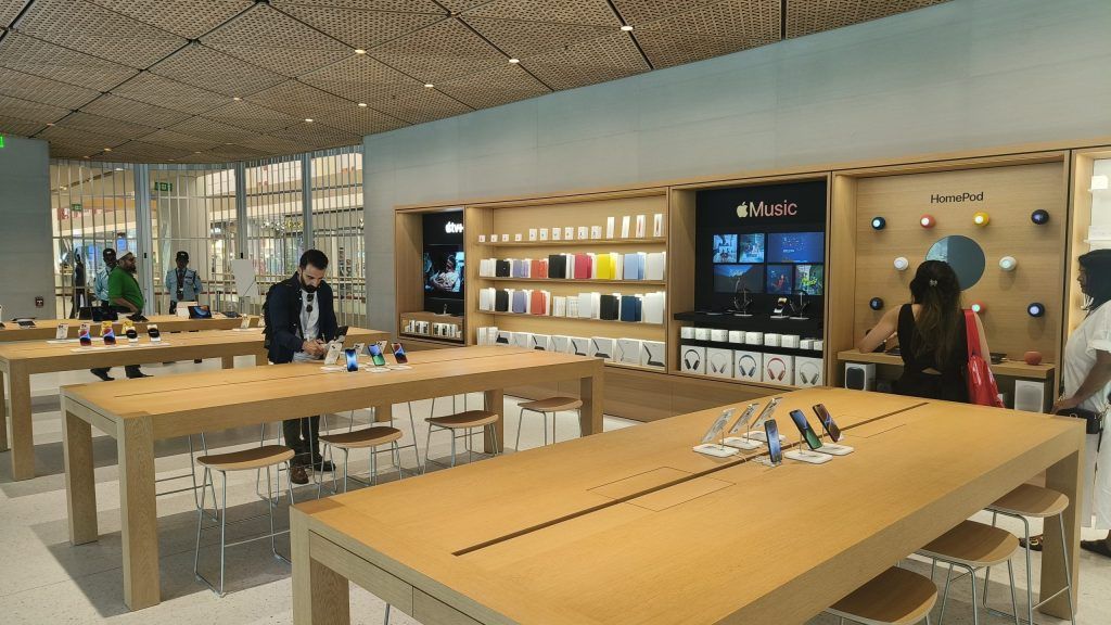 A Photo Gallery Of The First Apple India Store Located In Mumbai