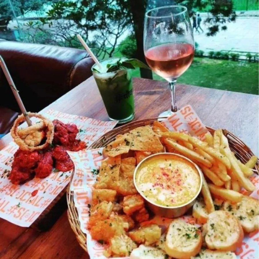 Best Cafes In And Near Hauz Khas Village To Bookmark