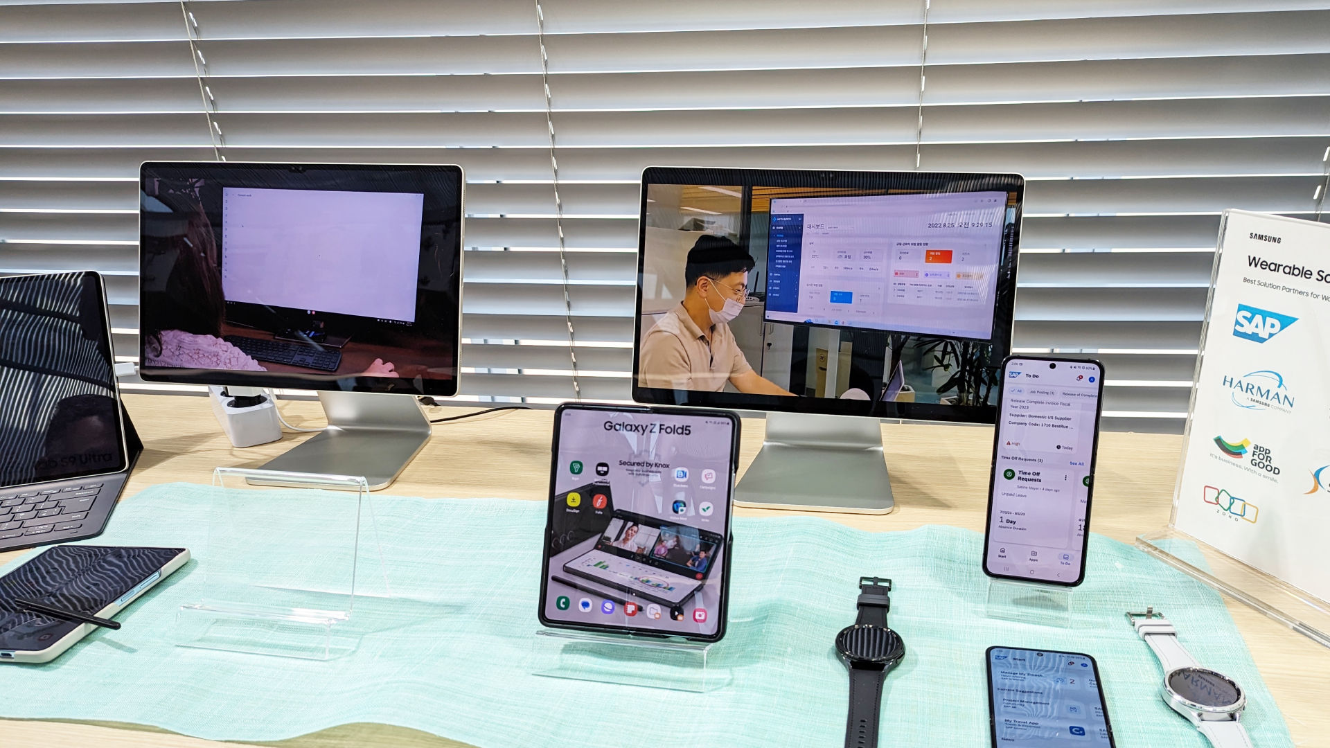 Samsung Unveils Gen AI Gauss To Take On ChatGPT And Google Bard